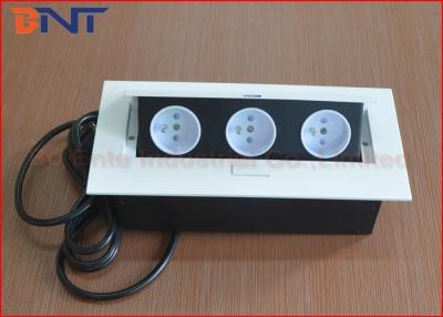 Chine Bruit carré blanc de bureau vers le haut des prises avec le panneau galvanisé français de prise du courant 3 à vendre