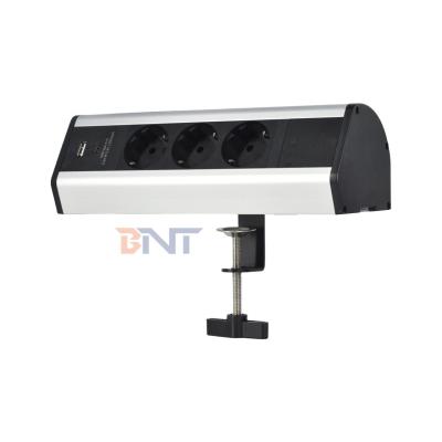 중국 접착 클립 디자인 3 EU AC 소켓 USB A + C 급 충전 데스크톱 클램프 소켓 전원 스트립 판매용