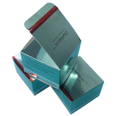 Cina Materiale metallico cosmetico caldo d'argento di Logo Paper Gift Boxes 375Gsm della stagnola in vendita