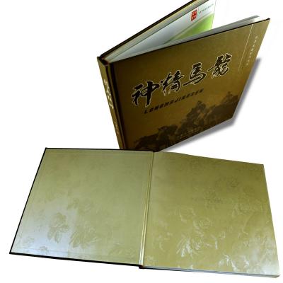 Cina Fotografia di finitura UV del punto fine lucido di C2S Art Paper Hardcover Book Printing in vendita