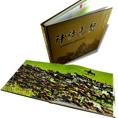 Cina Fotografia di finitura UV del punto fine lucido di C2S Art Paper Hardcover Book Printing in vendita