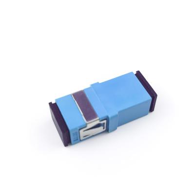 中国 1 ポート PBT 素材 耳のない防塵 シンプレックス カップラー SC UPC 付き 光ファイバー アダプター 販売のため