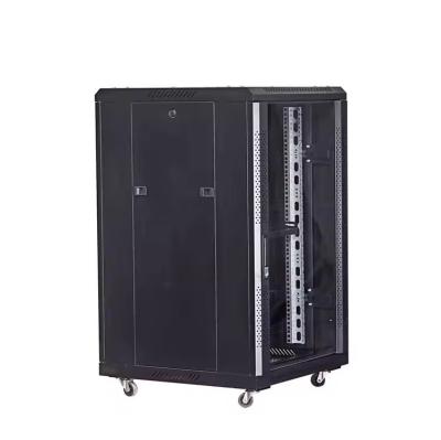 中国 18U 800*800*1000mm データセンターサーバーラック 2.0mm 厚さ 温熱ガラスドア 販売のため
