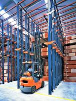 China Drive-In Pallet Rack System with 5000mm Height and 2000KG Capacity - High Density Storage Racking for sale