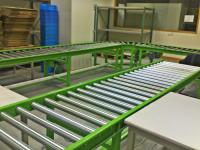 China Powered Roller Conveyor Systems with 30-120KG Load Capacity and 620-1200mm Width Options for Industrial Material Handling for sale