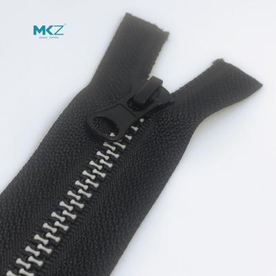 Cina Chiusura lampo di plastica del nero dell'estremità aperta #8 dell'abbigliamento dei denti delle ossa in vendita