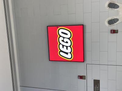 Cina Casella luminosa pubblicitaria acrilica a LED a tensione di ingresso di 12 V per segnaletica esterna e promozione in vendita