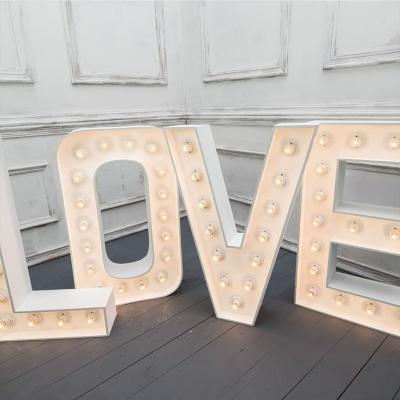 Cina 28 C Segno di Marchiata a Luce LED Tavola Marchiata Lettere di amore Numeri di matrimonio Lampadina in vendita