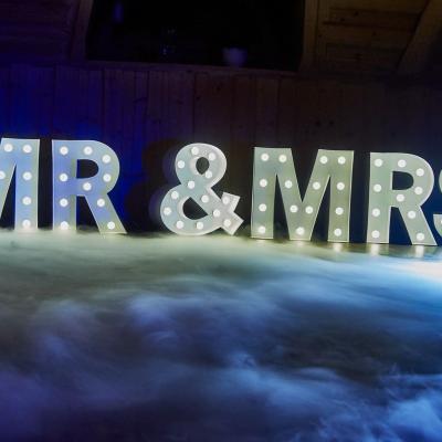 Cina 28 C Segno di Marchiata a Luce LED Tavola Marchiata Lettere di amore Numeri di matrimonio Lampadina in vendita