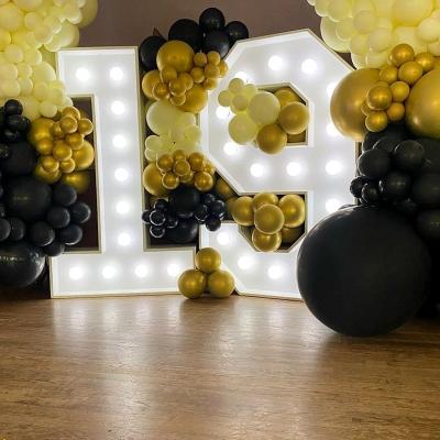 Cina 28 C Segno di Marchiata a Luce LED Tavola Marchiata Lettere di amore Numeri di matrimonio Lampadina in vendita