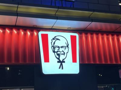 Cina Cartellone di lettere 3D personalizzato LED Acrilico pubblicitario Light Box per la tavola espositiva esterna in vendita