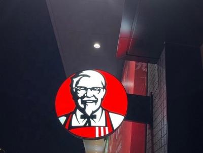 Cina Cartellone di lettere 3D personalizzato LED Acrilico pubblicitario Light Box per la tavola espositiva esterna in vendita