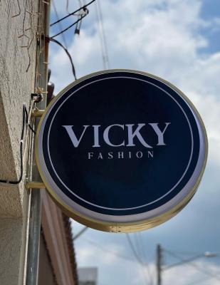 Cina Cartellone di luce personalizzato 3D Sign LED Acrilico pubblicitario Light Box per esterni in vendita