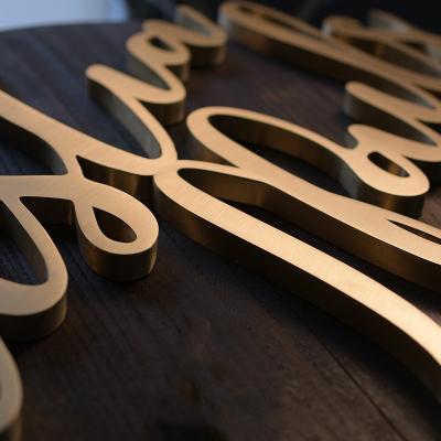 Cina Logo di lettere metalliche con rivestimento antirughe Pubblicità Disegno a colori personalizzati 30 C in vendita