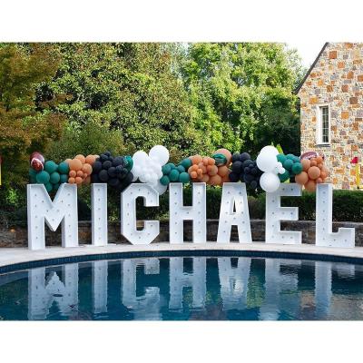 Cina Numeri di compleanno a LED di festa Grandi luci a LED Lettere di marchio per decorazioni per eventi 28C in vendita