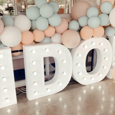 Cina 12V Voltaggio di ingresso Lettere 3D grandi illuminate Marry Me LED Marquee Sign per il matrimonio in vendita
