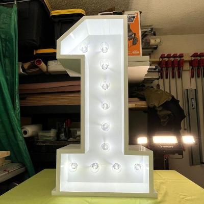 Cina 12V Voltaggio di ingresso Lettere 3D grandi illuminate Marry Me LED Marquee Sign per il matrimonio in vendita