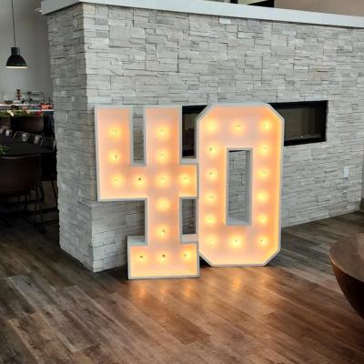 Cina 12V Voltaggio di ingresso Lettere 3D grandi illuminate Marry Me LED Marquee Sign per il matrimonio in vendita