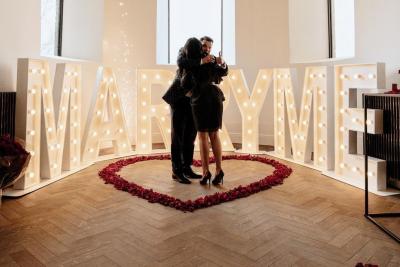 Cina Marquette di nozze illumina lettere segno al neon per decorazioni personalizzate in vendita