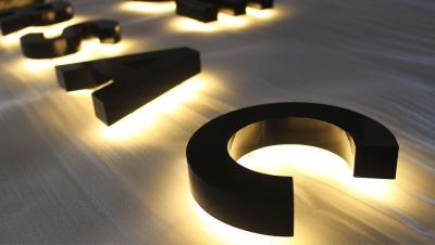 Cina Custom Metal Outdoor Illuminated 3D Signage Back LED Light House Numero per matrimoni in vendita