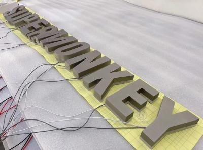 Cina Segnali in metallo fabbricati su misura con lettera di alluminio spazzolato e retroilluminazione a LED in vendita