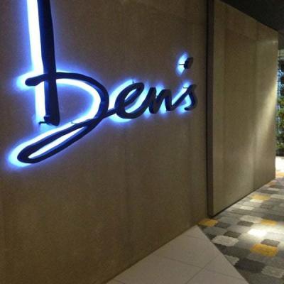中国 シグネージ バックライト ロゴ 柔らかい暖かい白い光付きのLED文字 販売のため
