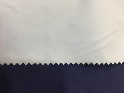 中国 116 GSMのPU 乳白色膜が付いているカチオンの機械伸縮織物2/2のあや織り 販売のため