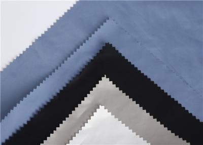 Cina tessuto impermeabile beige 100% del poliestere dell'idrorepellente del tessuto di seta naturale 71GSM di tatto del cotone di 320T 50D in vendita