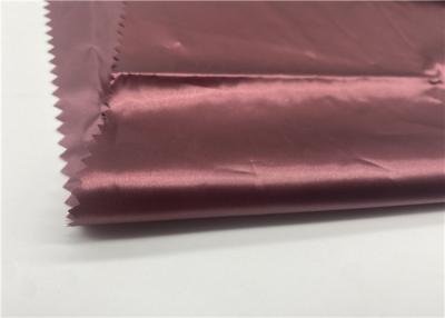 Cina Tessuto all'aperto repellente di due Tone Polyester Nylon Downproof Water delicatamente brillante in vendita