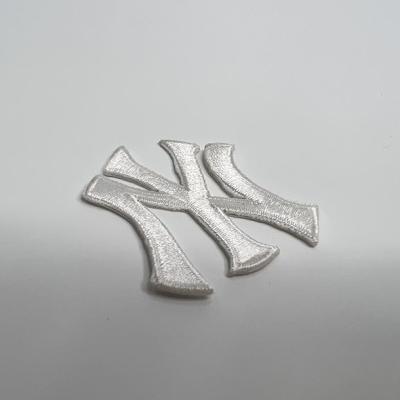 Cina Toppa tessuta con ricamo logo marchio 3D personalizzato con retro in ferro in vendita