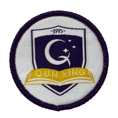 China Van de de Grensdouane van schoollogo iron on woven patch de Zwarte Merrowed Eenvormige Kentekens Te koop