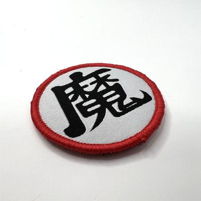 Cina Ferro sul confine rosso su ordinazione ricamato di Logo Patches Woven Label Patch Merrow in vendita