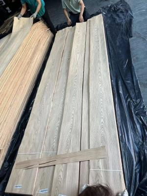 China Unfinished Oak Veneer with Straight Grain Pattern Elevate Your Furniture to the Next Level for sale