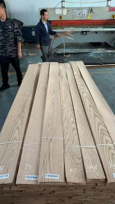 China Custom Width Oak Veneer Sheets in Quarter Cut Grain for Customized Finish for sale