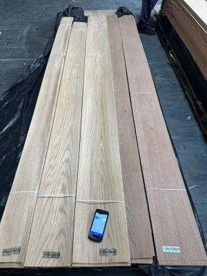 China Custom Width Oak Veneer Sheets in Quarter Cut Grain for Customized Finish for sale