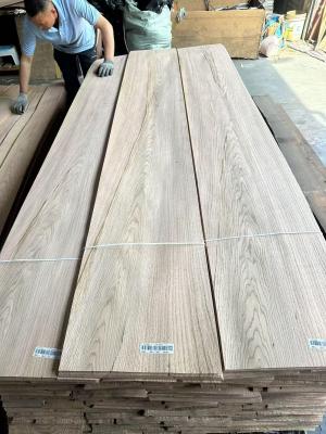 China Custom Width Oak Veneer Sheets in Quarter Cut Grain for Customized Finish for sale
