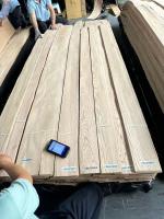 China Custom Red Oak Crown Cut Veneer Sheets Smooth Texture Straight Grain Customizable Length Width for sale