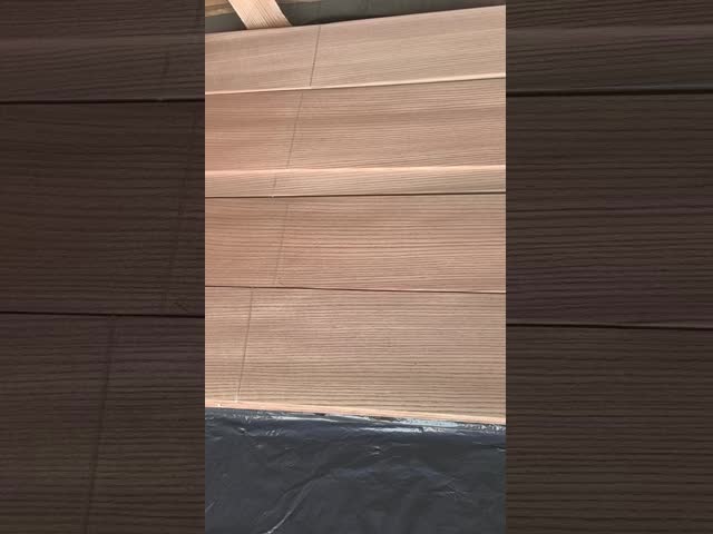 Customize Thickness Red Oak Veneer Ideal for Natural Wood Flooring Solutions