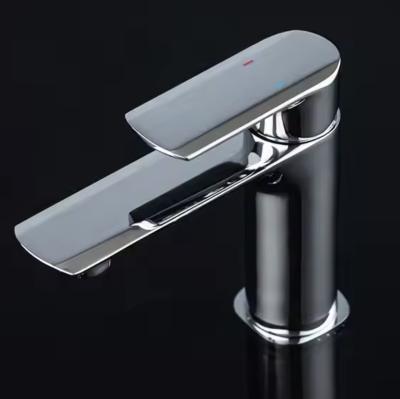 China Single Hole Zinc Alloy Sink Tap Lever Faucet Tap Handle Water Saving Easy To Clean for sale