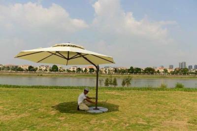 China 250g Polyester Beach Sunshade Umbrella 3.5M Cantilever Parasol Heavy Granite Base for sale
