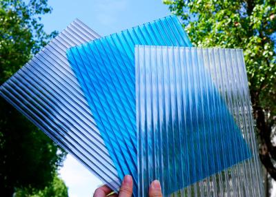 中国 ポリカーボネート シート耐候性があるマルチシーンに屋根を付ける対の壁 販売のため
