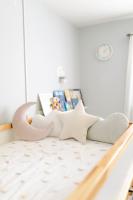 China Decorative Nursery Pillow with 80 Fabric Count and ≥600TC Thread Count White Cloud for sale