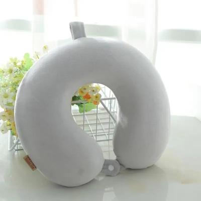 Cina Perno per il collo in poliestere 100% a forma di U con raffreddamento traspirante e schiuma di memoria a colore puro in vendita