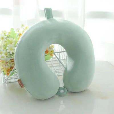 Cina Perno per il collo in poliestere 100% a forma di U con raffreddamento traspirante e schiuma di memoria a colore puro in vendita