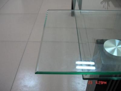 중국 고체 구조 건물 45도 굽은 가장자리와 온화 유리 판매용