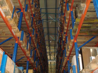 Cina Racking stretto regolabile del pallet della navata laterale in vendita