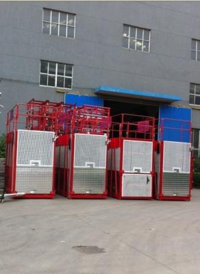 中国 赤いおりの起重機 3 の 200kg 積載量の双生児のおり SC200 の持ち上がる構造は電力植物に使用するエレベーターを高く上げます 販売のため