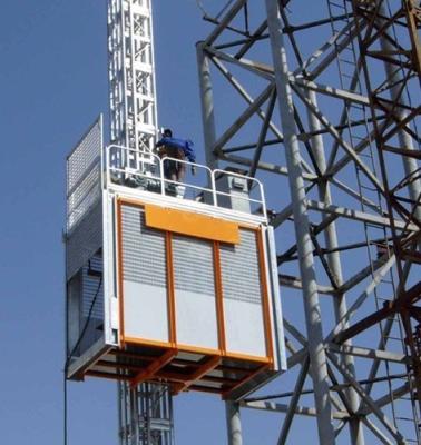 中国 塗られたSC200黄色く物質的な構造の単一のおりの起重機3.2 x 1.5 x 2.5m 販売のため