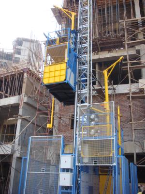 China Azul Twin gaiola construção Material guindastes para construção SC200 à venda