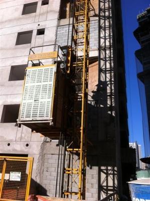 China Única gaiola do elevador elétrico da grua da construção, elevador de construção à venda